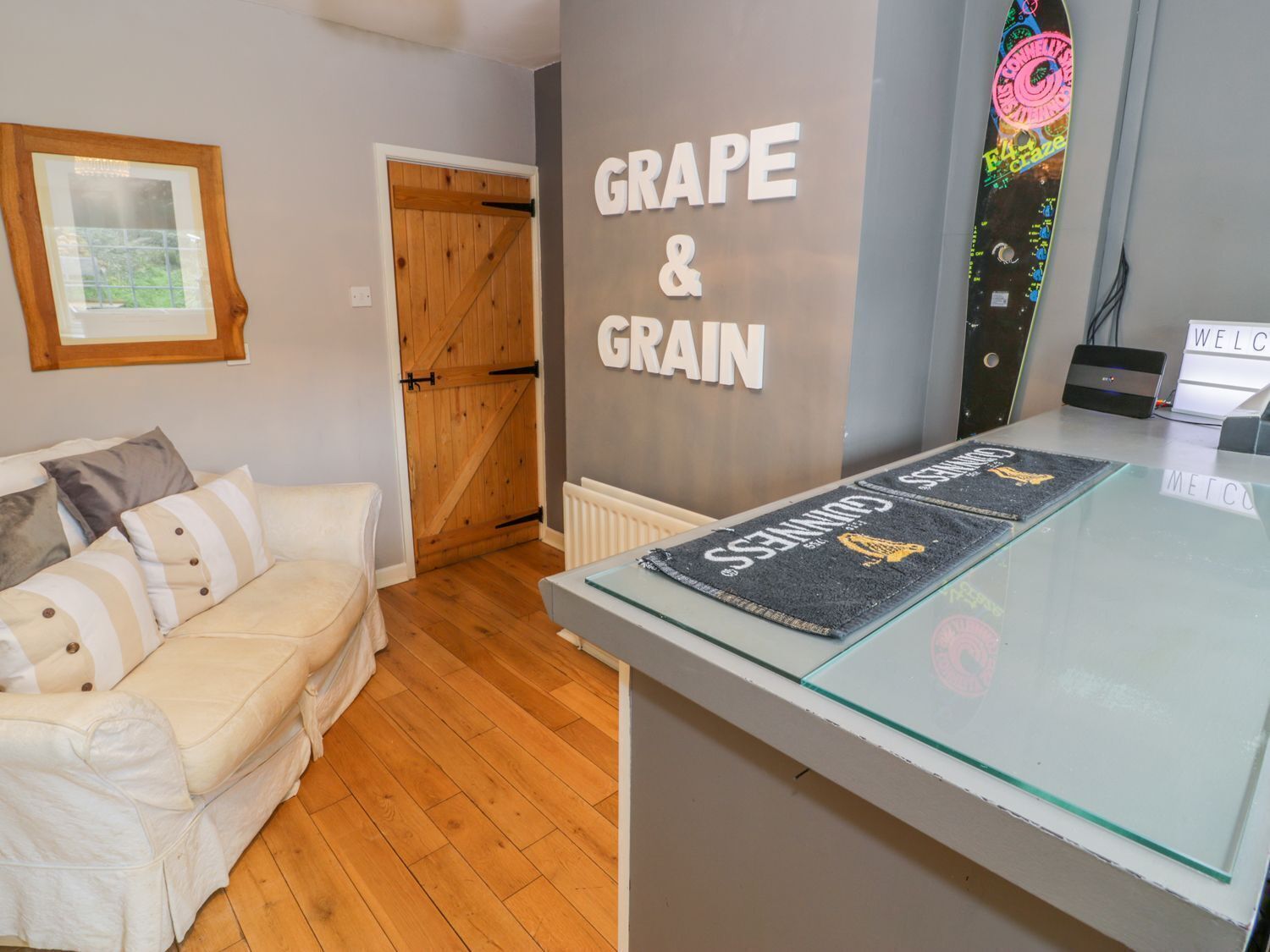 4 quartos, individualmente decorados, individualmente mobiliados