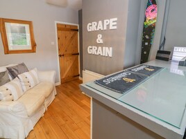 4 quartos, com decoração personalizada, com mobília individualizada 