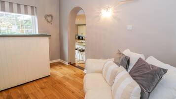 4 quartos, com decoração personalizada, com mobília individualizada