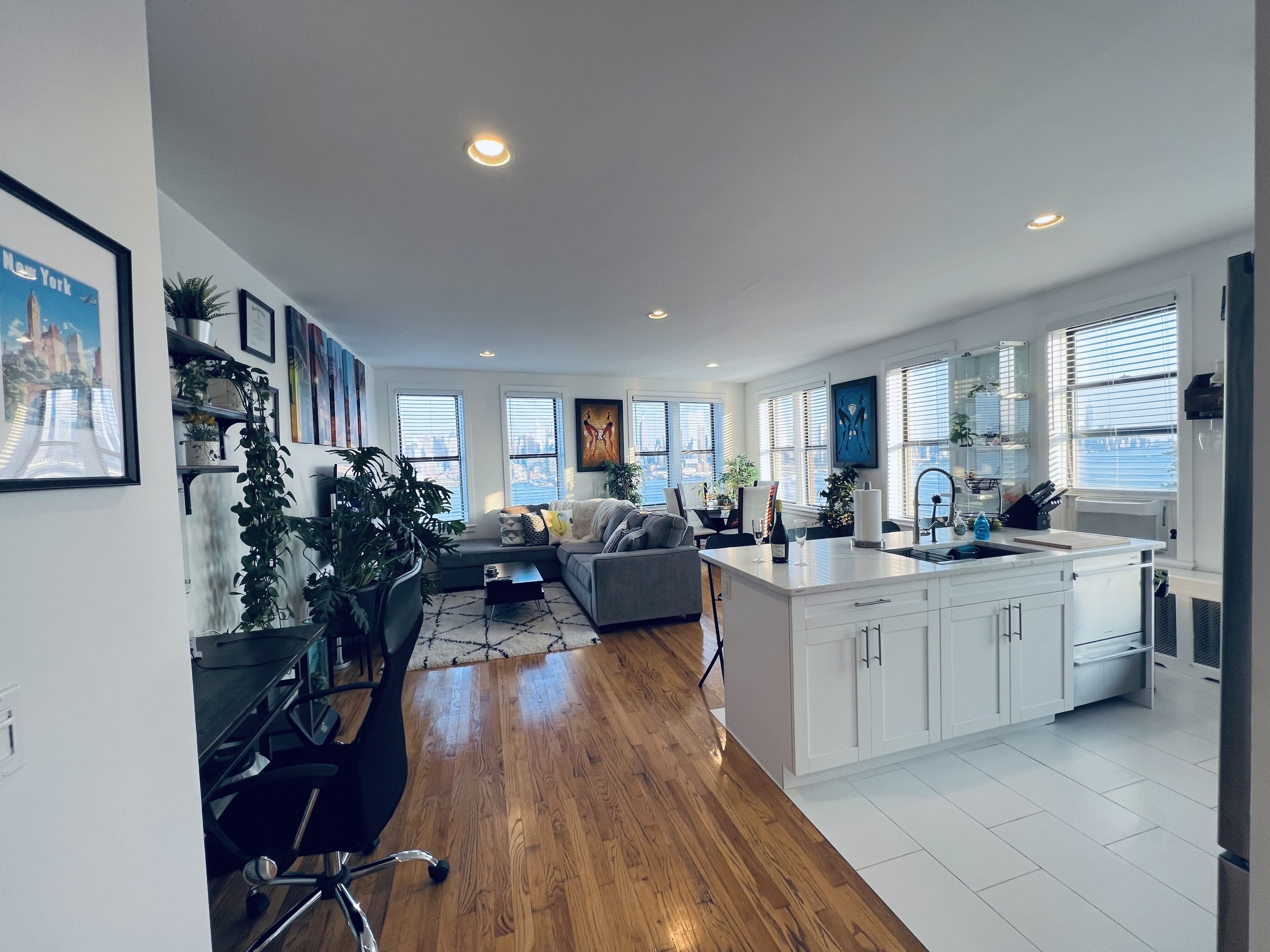 Sun Drenched Penthouse With Million Dollar View - Manhattan, NY