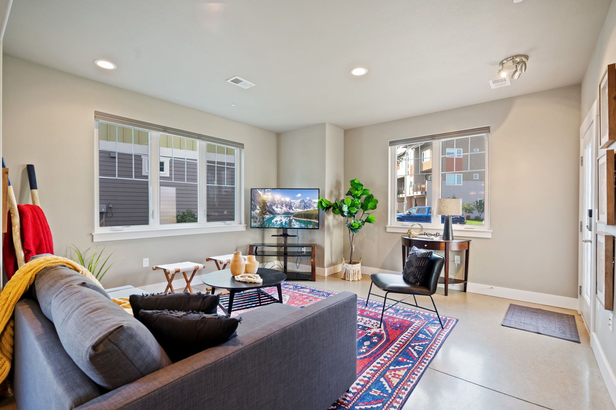 Quiet Urban Community  Designer Home W/ Hot Tub! - Fort Collins