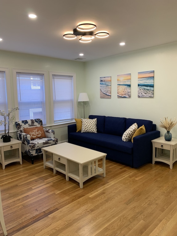Newly Renovated. 10 Mins To Boton. 3bds/2bths In A Small Friendly Neighborhood. - Roxbury - Boston