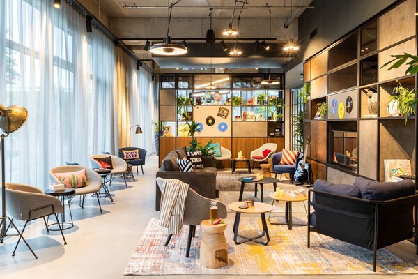 Moxy Berlin Airport - Schönefeld