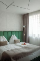Quarto duplo superior | Roupas de cama premium, edredons de pluma, frigobar, cofres nos quartos