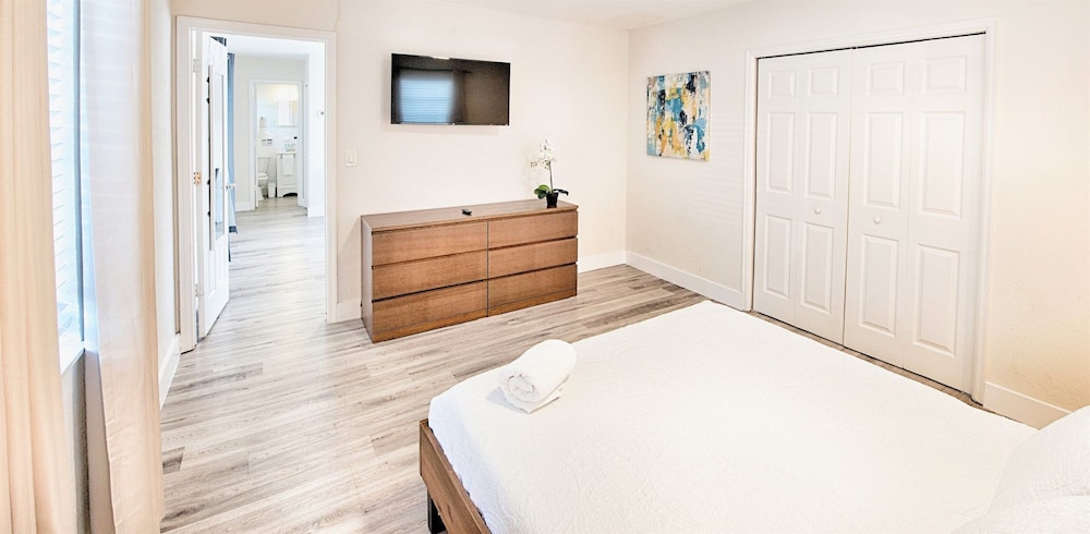 482ft To Beach | One Bedroom #106 | Sleeps Up To 4 - Deerfield Beach, FL