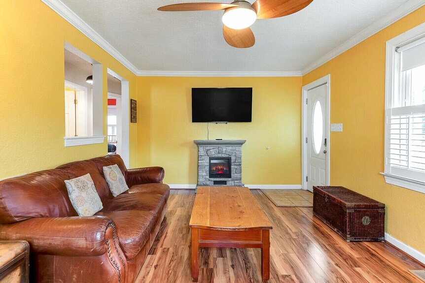 Cozy & Clean Norfolk Cottage- Fenced Yard For Dogs - Hampton, VA