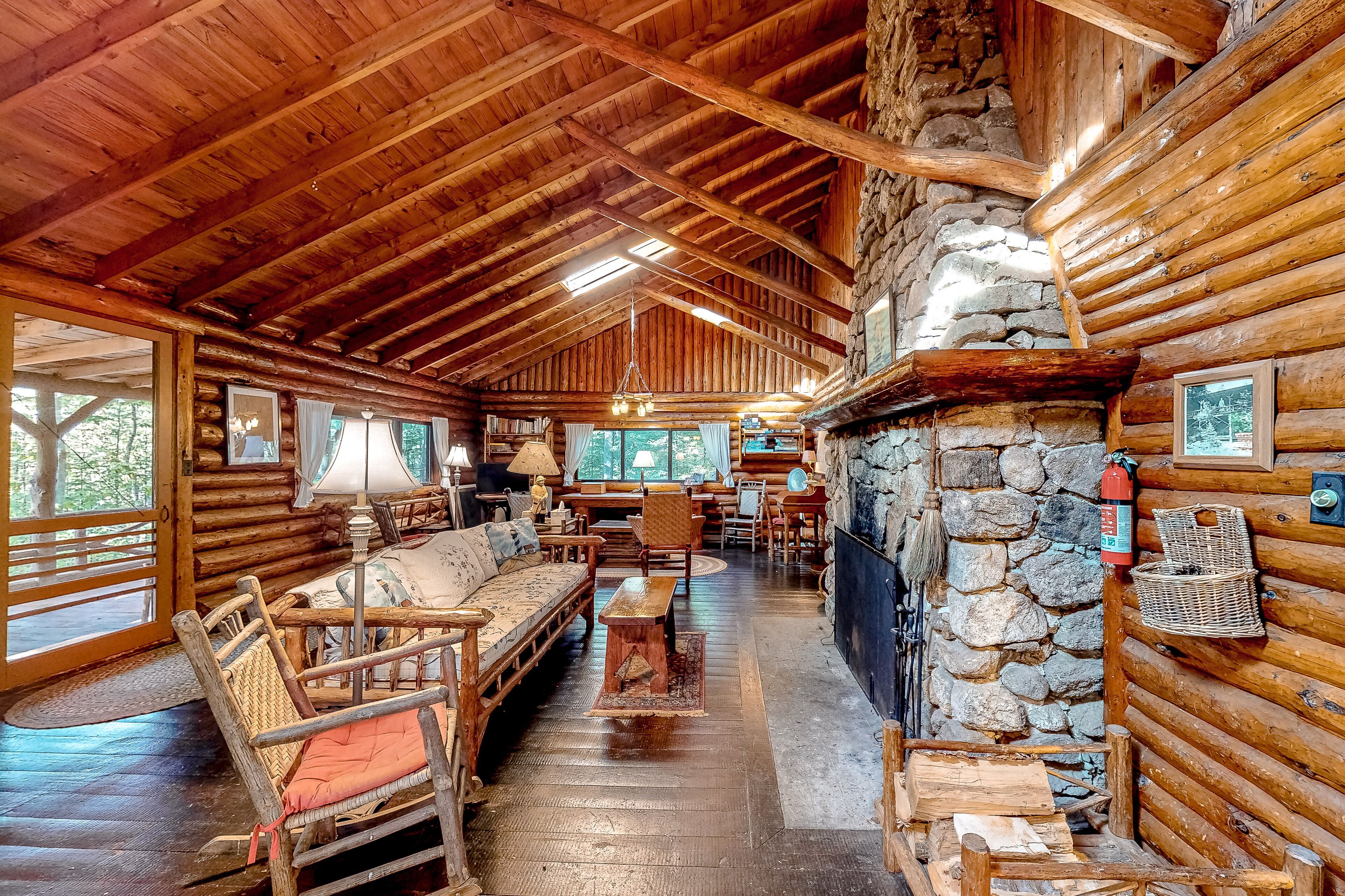 Stunning Log Cabin With Fireplace & Nature Views - Near Shopping & Dining - Boothbay Harbor, ME