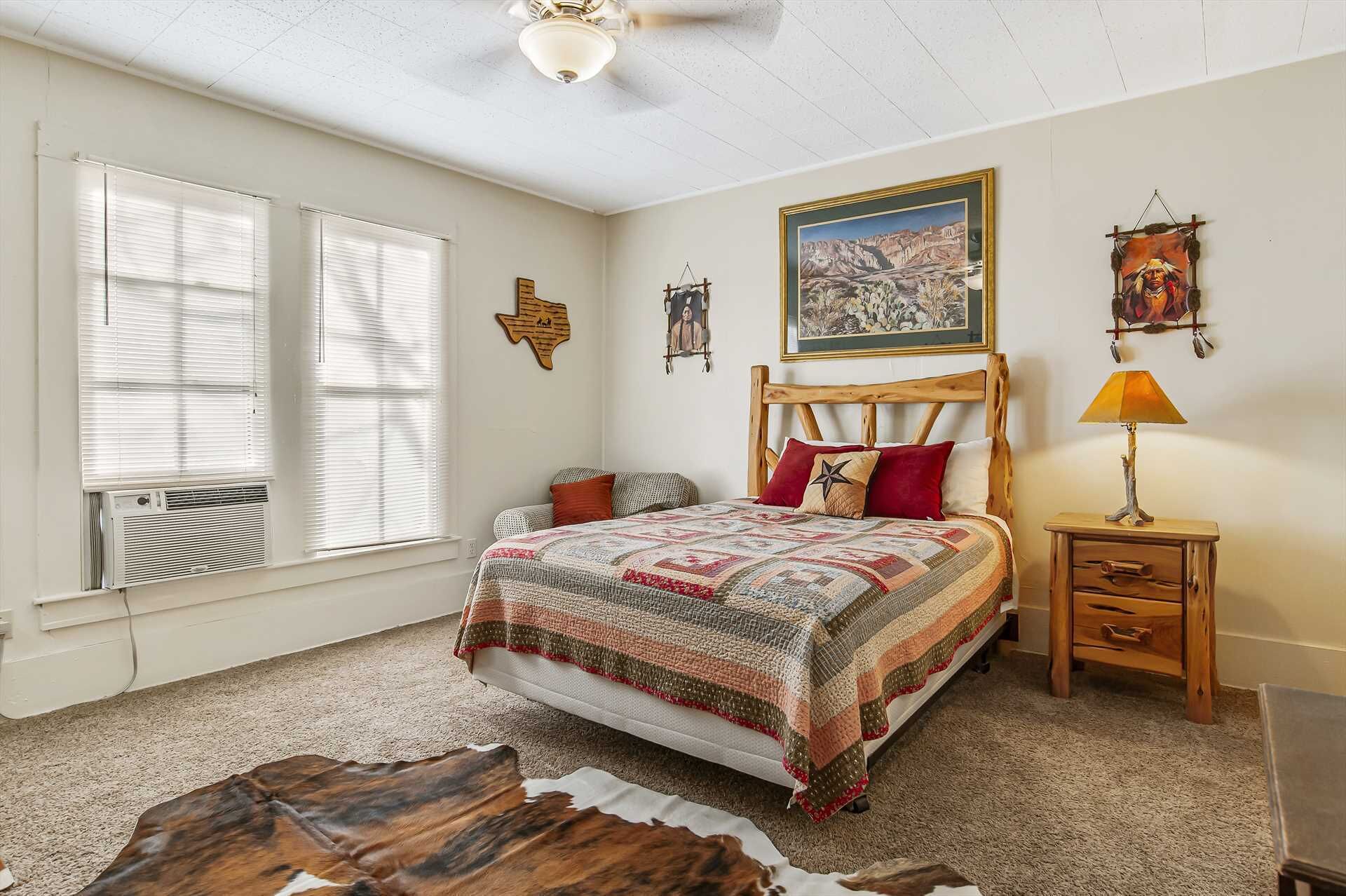 Carriage Inn - Utopia Suite 4 - Bandera, TX