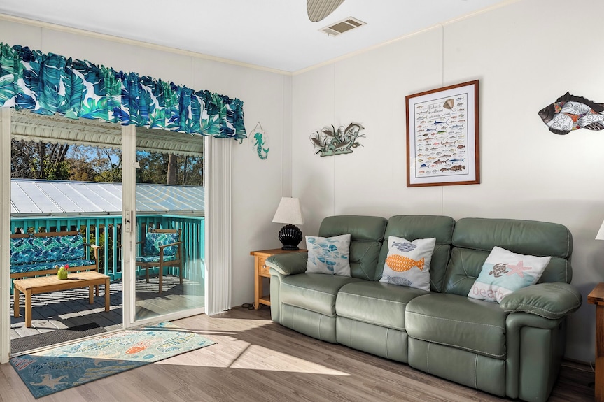 Weeki Mermaid Retreat - Kayaks, Sups, Dock & Lanai - Weeki Wachee Springs State Park, Spring Hill