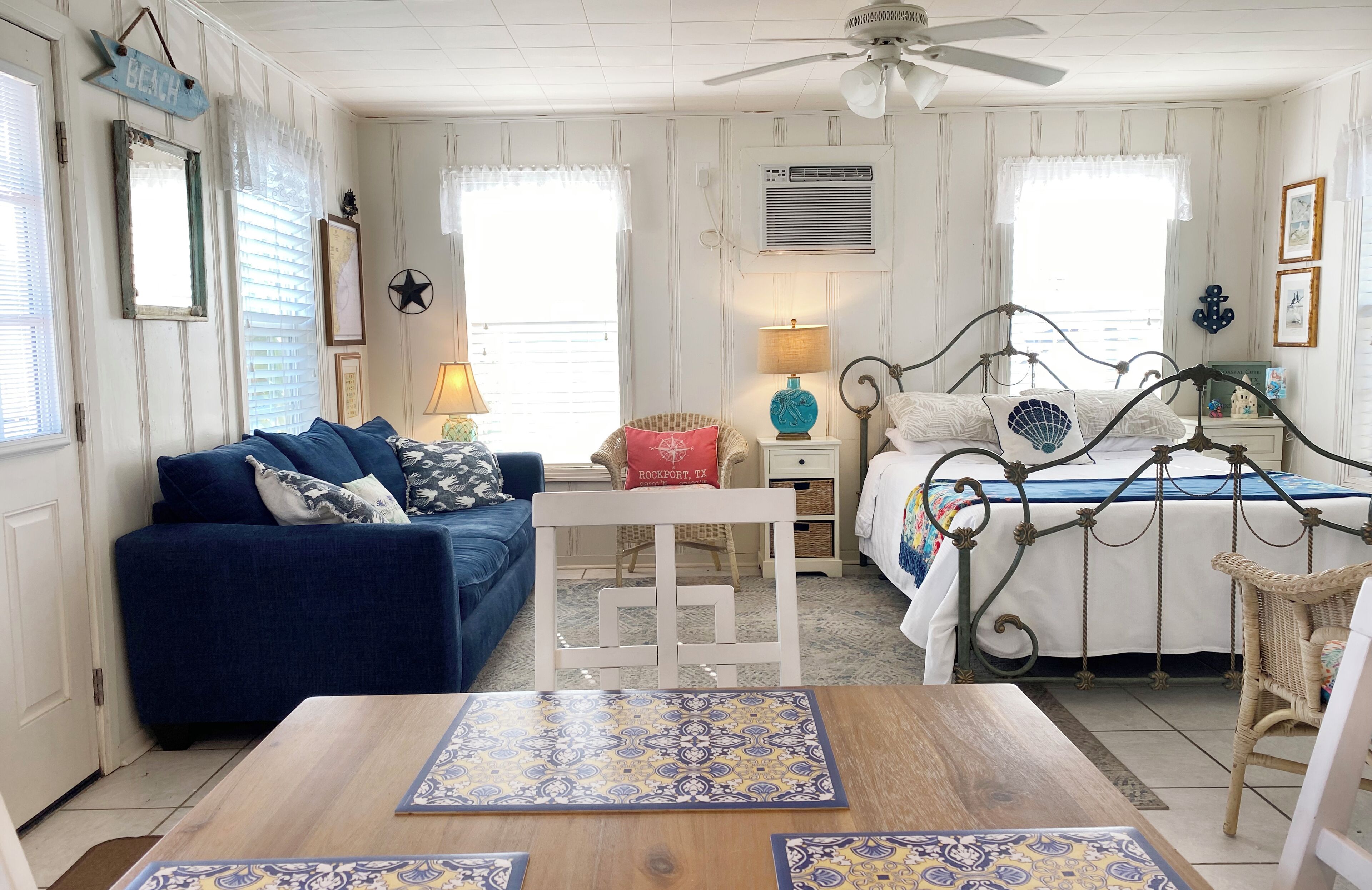Coastal Cutie | Walk To Beach + Pool - Rockport, TX