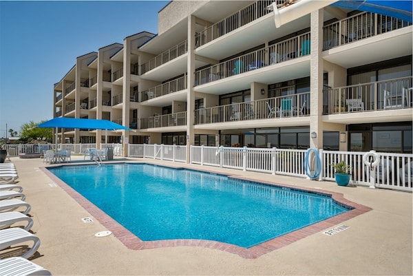 Heron Room | Walk To Pool, Hot Tub, & Pier! - Rockport, TX