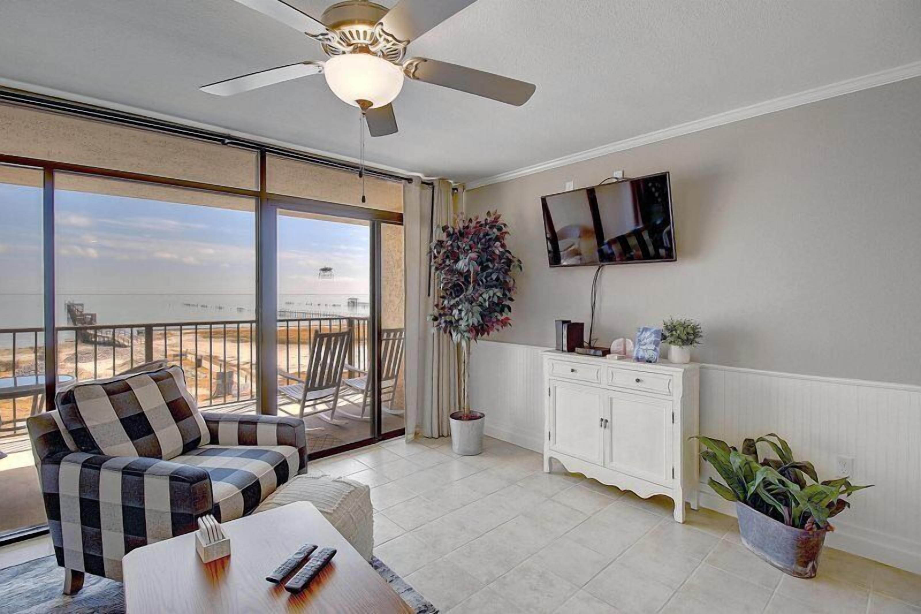 Cap'm Ken's | Pet Friendly + Pool Access! - Rockport, TX