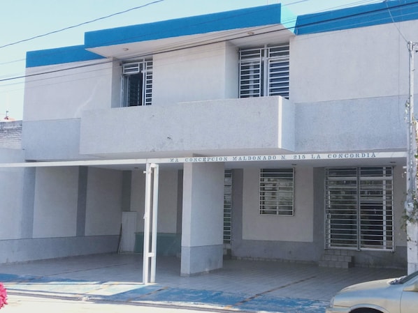 Fachada da propriedade