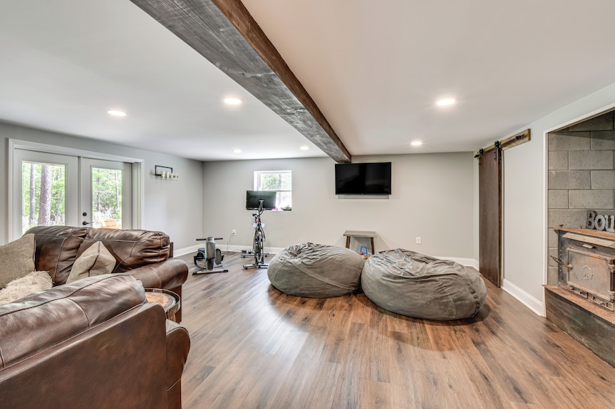 Waterfront Townville Home W/ Hot Tub + Dock! - South Carolina