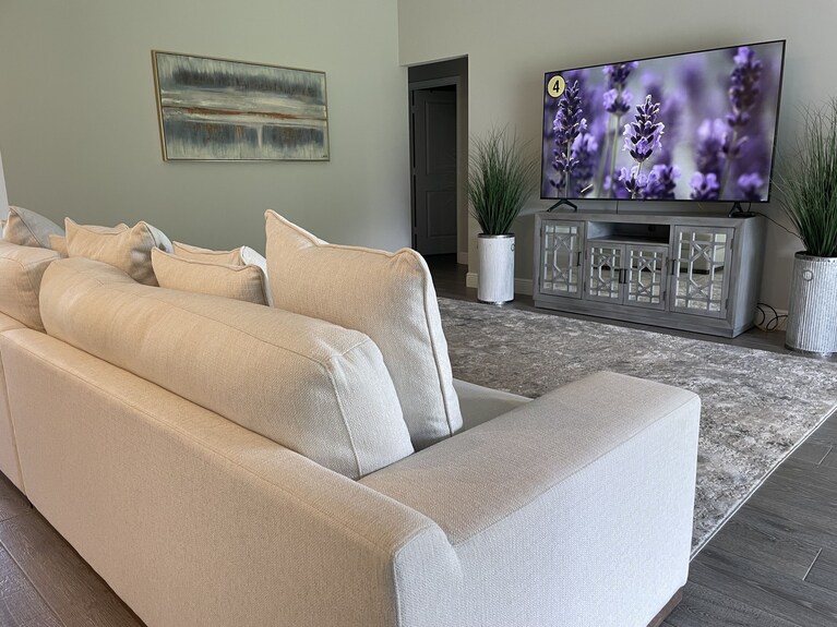 Joyful 4 Bed 2 Bath Home In The Beautiful Port St.lucie - Port St. Lucie, FL