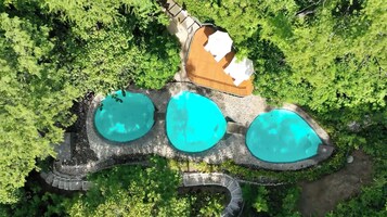 4 piscinas externas, guarda-sóis, espreguiçadeiras