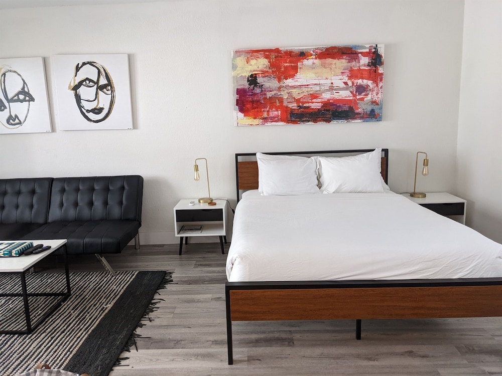 Beach Studio 112 Pet Friendly | Sleeps Up To 3 - Deerfield Beach, FL