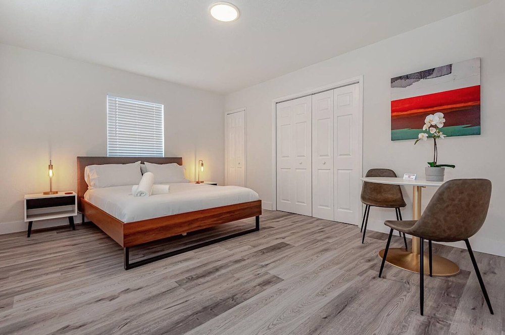 482ft To Beach | One Bedroom #107 | Sleeps Up To 4 - Deerfield Beach, FL