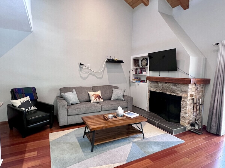 Tahoe Alpine Escape: 2br/2ba, Sleeps 7, Kids & Pets Welcome - North Lake Tahoe, CA