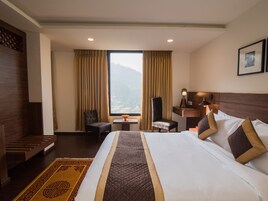 Quarto casal luxo | Individualmente mobiliados, escrivaninha