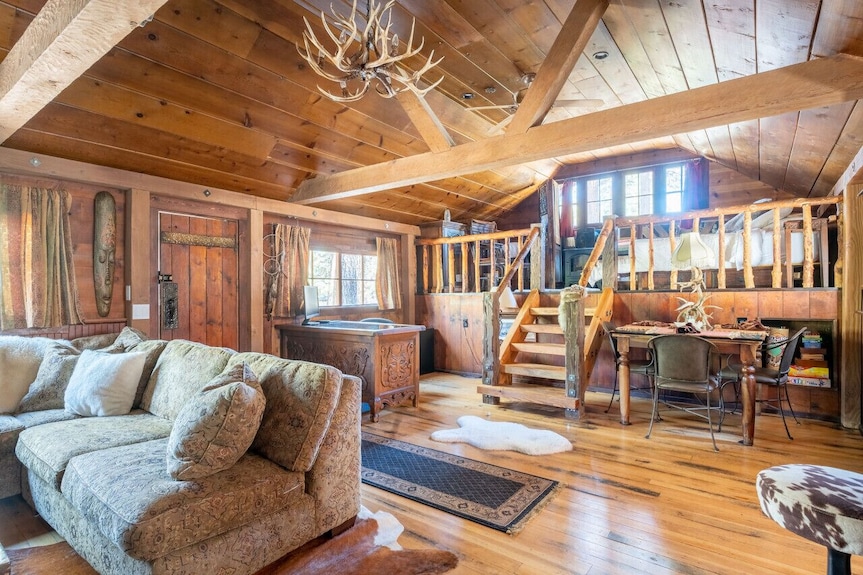 Moonlight Retreat|hot Tub, Fireplace, Walk To Village - Wrightwood, CA