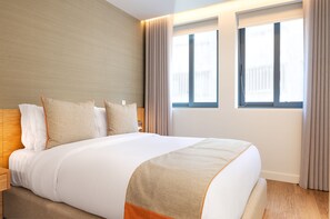 Apartamento Standard, vista para o pátio | Cofre no quarto, com decoração personalizada 