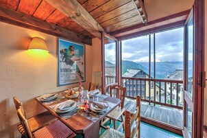 Apartamento Familiar, vários quartos, junto à montanha (Grange Hike & Ski - 44D Sestriere) | Vista da varanda