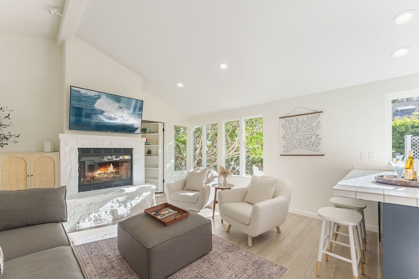 3867 Dolce Tempo~ Quiet Area, Walk To Town & Beach - Monterey, CA