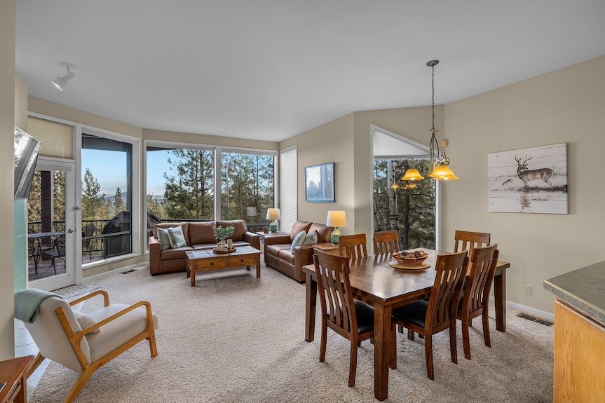 New! Mt Bachelor Village ~ Views ~ Fireplace - Bend, OR