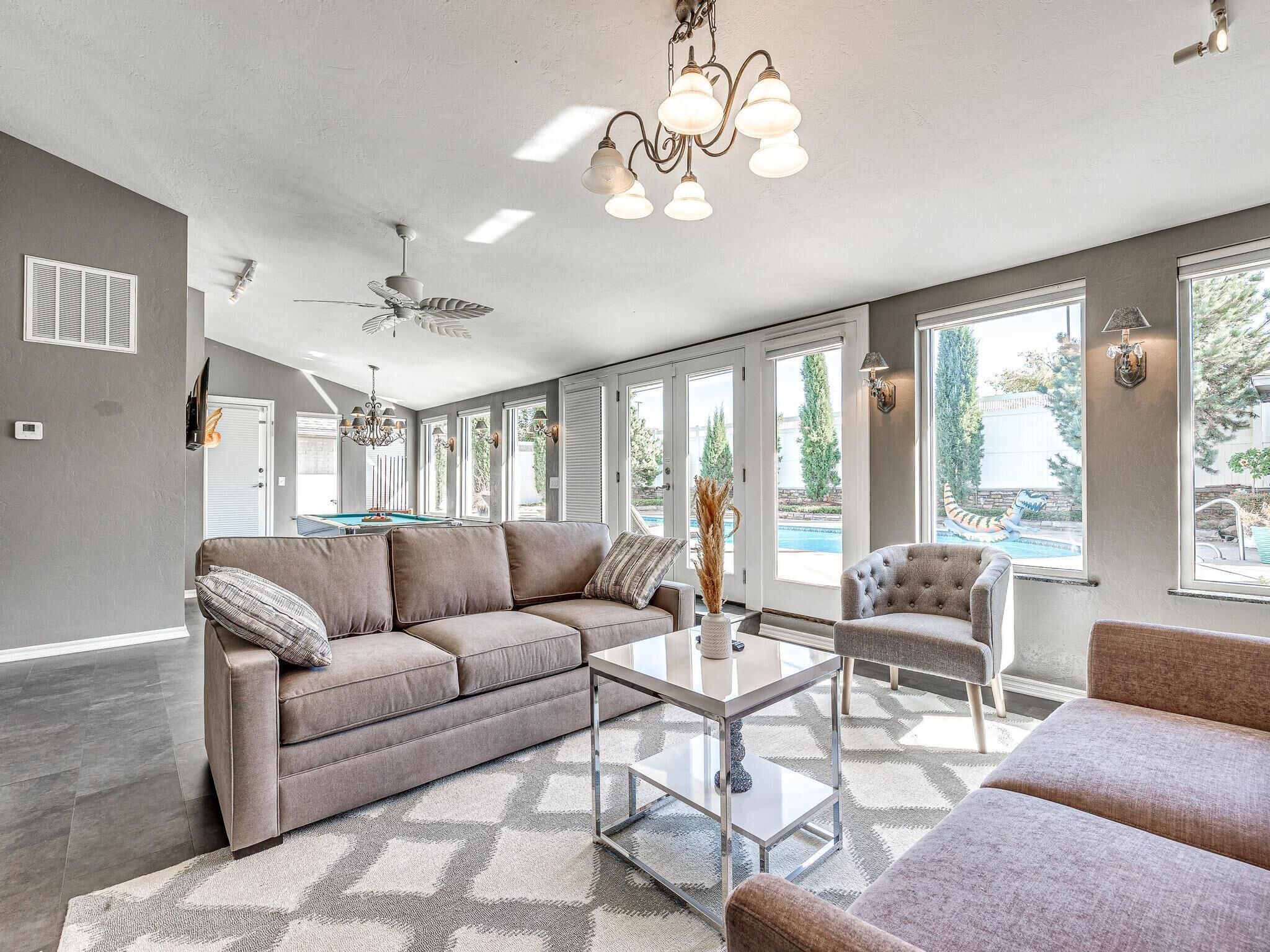 Oasis @ Hefner - Glamorous 3br With Radiant Pool - Yukon, OK