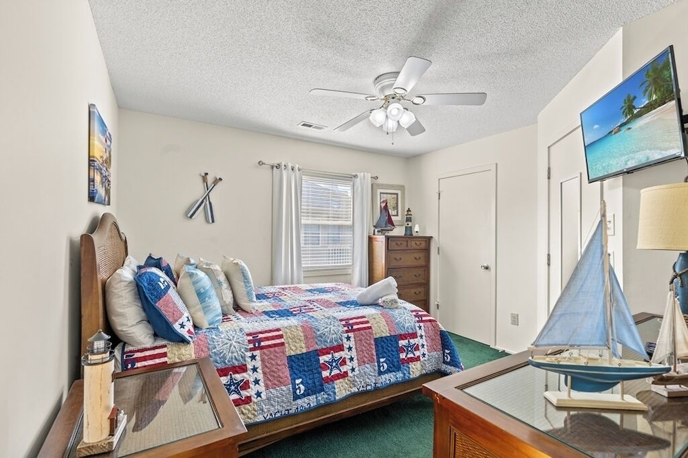 4 Bedroom Cottage With A Short Walk To The Beach - Myrtle Beach