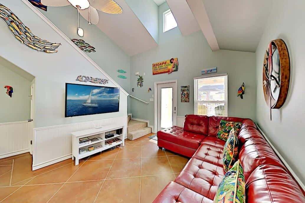 Parrot's Hideaway-2 Resort Style Pools|playground - Texas