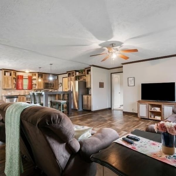 Columbia Countryside 4 Bedroom Home - Tennessee