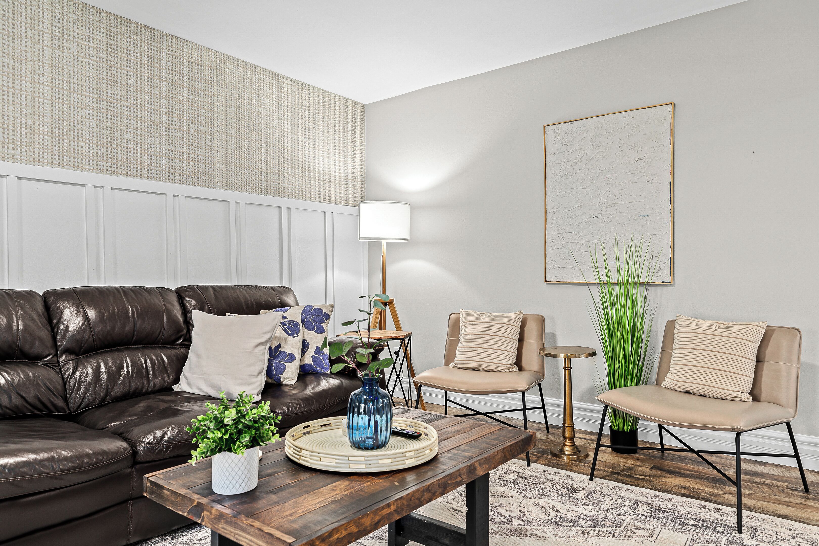 Prime Location! King Bed Near Mt. Clemens Downtown - Fraser, MI