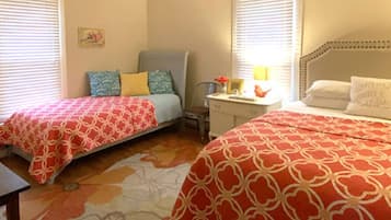 Quarto Deluxe | Com decoração personalizada, com mobília individualizada, secretária