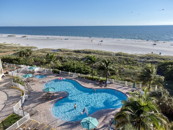 2/2 On Beach, Sleeps 6, Beach View, 507n Sunset - Treasure Island, FL