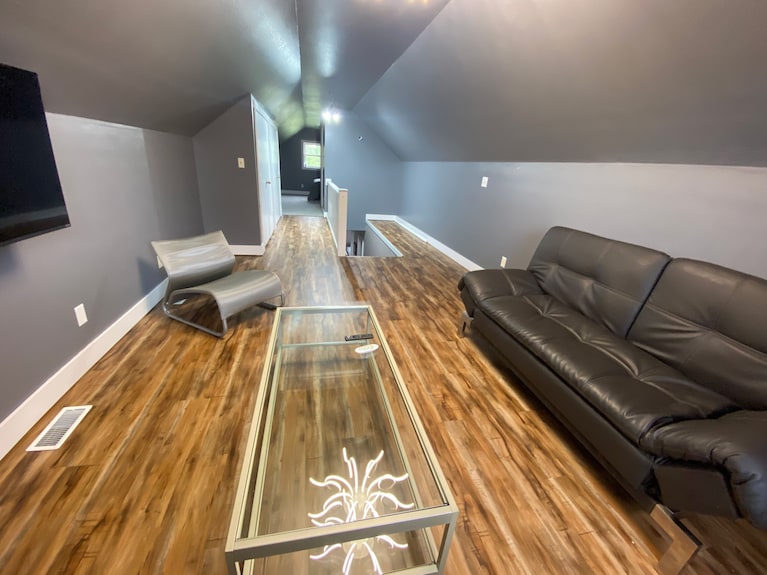 Your Home Away From Home In The Country - Illinois