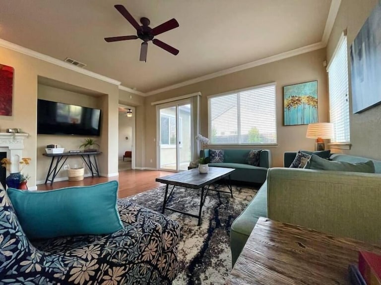 One Story, Pet & Family Friendly, Fireplace - Sacramento, CA