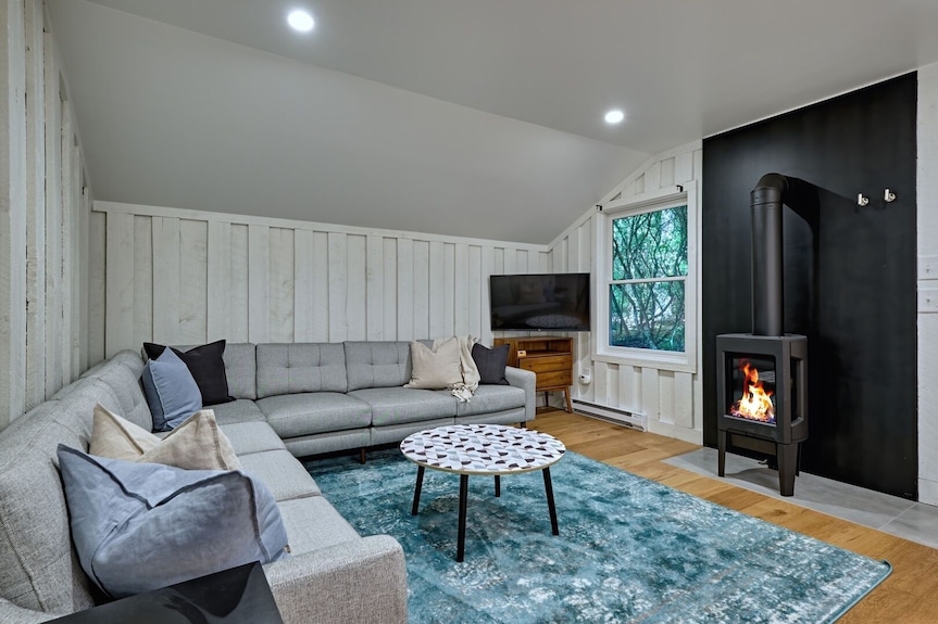 Private, Modern, Unique Freestanding Fireplace, Outdoor Seating - Highlands, NC