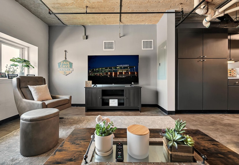 Bear Den- Waco/baylor/magnolia - Cameron Park Zoo, Waco