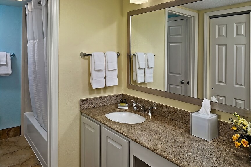 Great Offer In Cleveland! 4 Comfortable Units W/ Kitchen, Free Parking! - Brunswick, OH