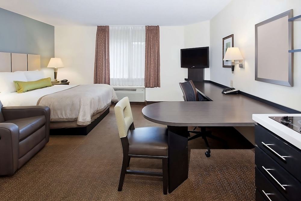 Looking For Place To Relax? Suite W/ Private Kitchen, Free Parking! - Birmingham, MI