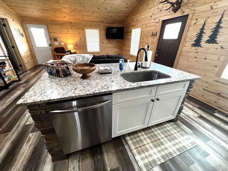 The Lodge On Rocky Top - Melton Hill Lake, TN