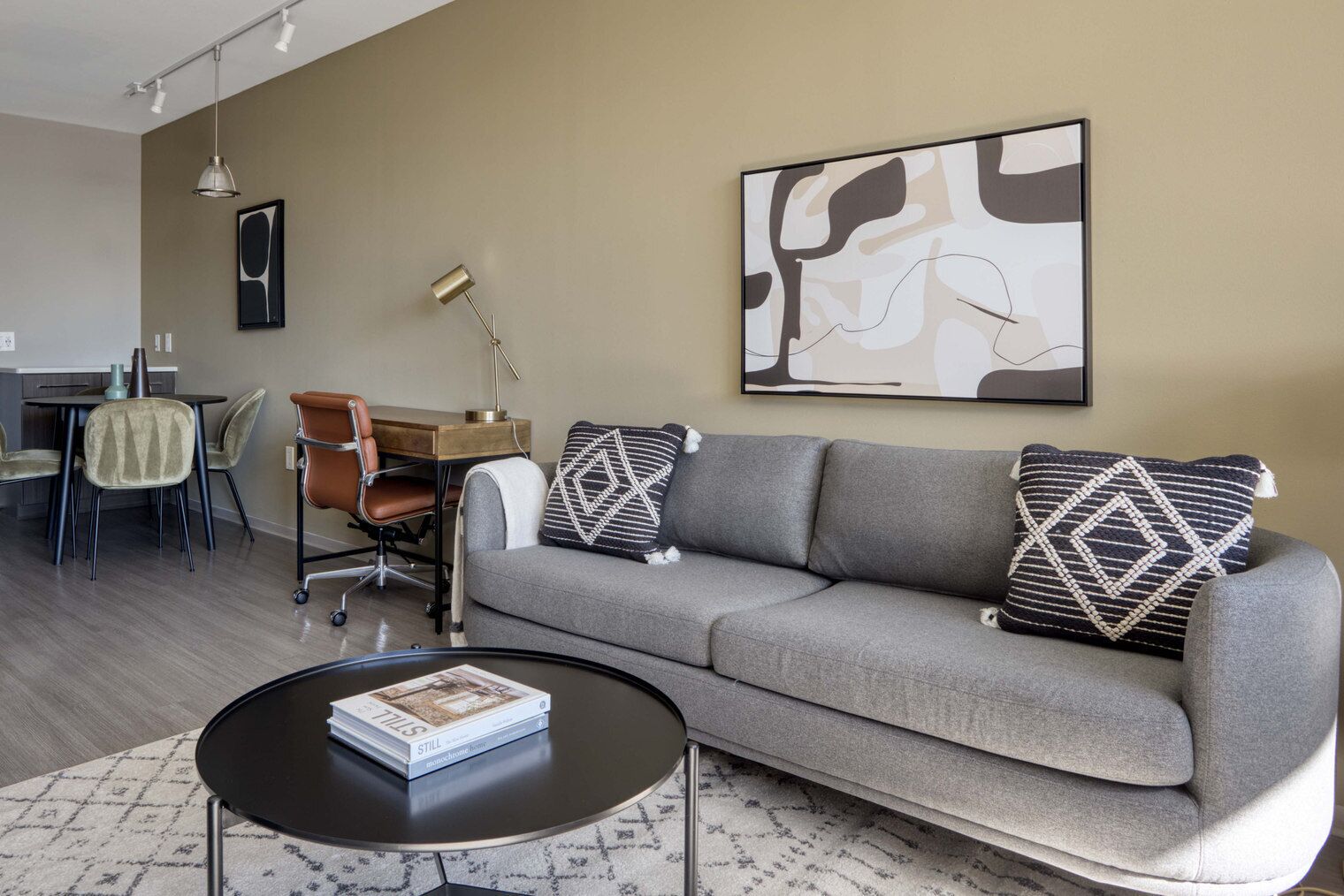 Airy North Station 2br W/ W/d & Gym, Nr Td Garden, By Blueground - Boston, MA