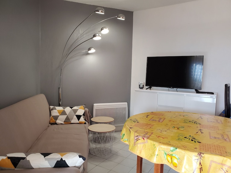 Miougrano 3 Rooms Air Conditioned 48m2 Balcony, Swimming Pool, Parking, Close To Everything - Fréjus