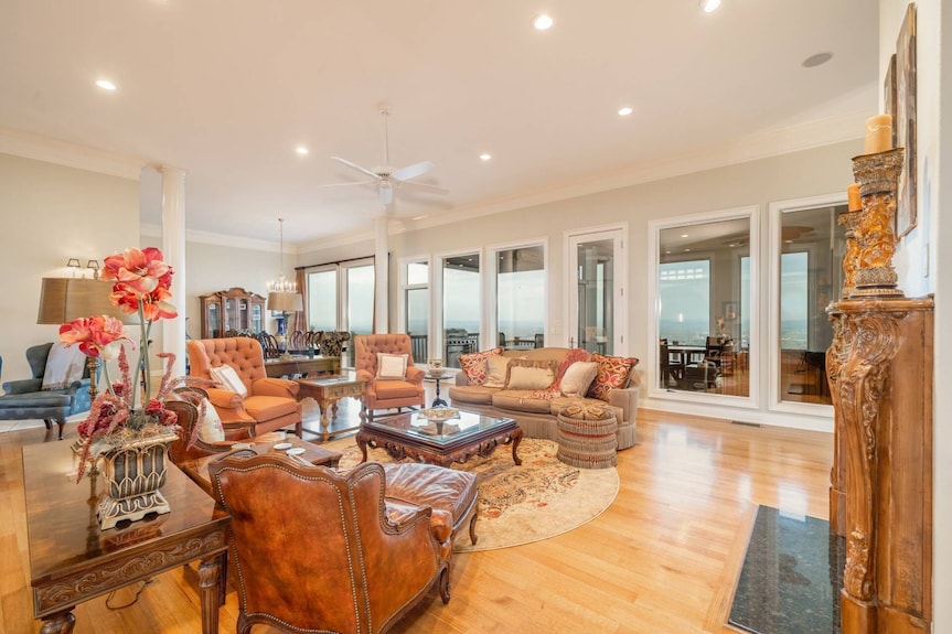 Hot Springs Luxury Getaway W/ Panoramic Views, Game Room, Pool Table & Spacious Patio For Relaxing! - Lake Hamilton, AR