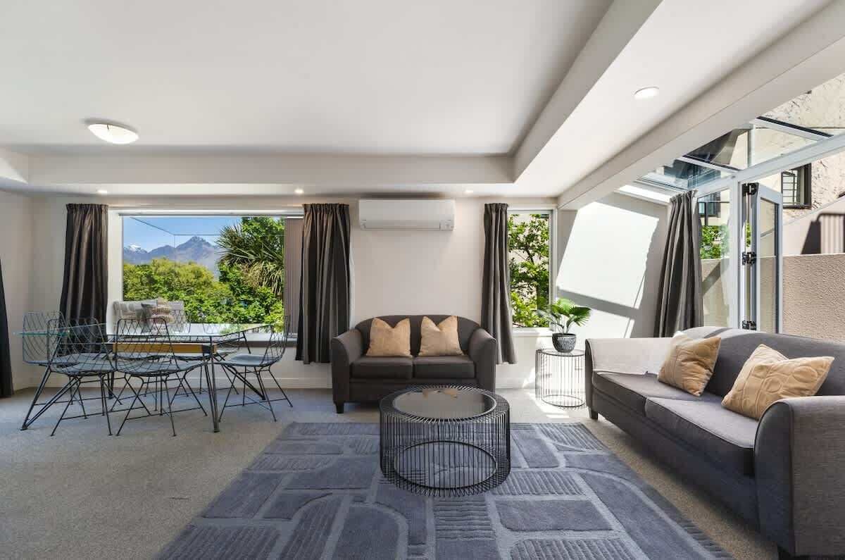 Lakeside Gem. Absolute Waterfront - Queenstown