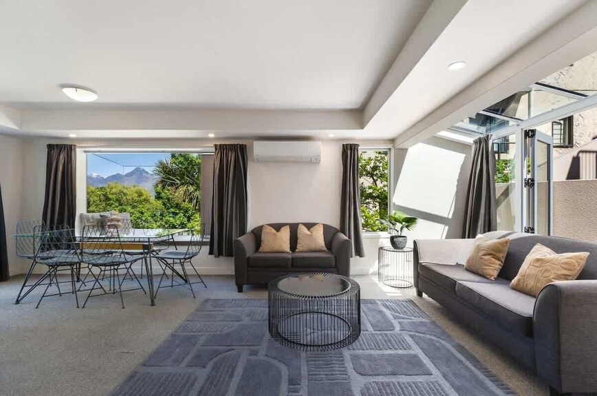 Lakeside Gem. Absolute Waterfront - Queenstown