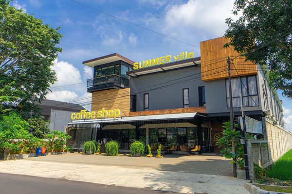 Summerville Hotel & Coffee Shop - Majalengka