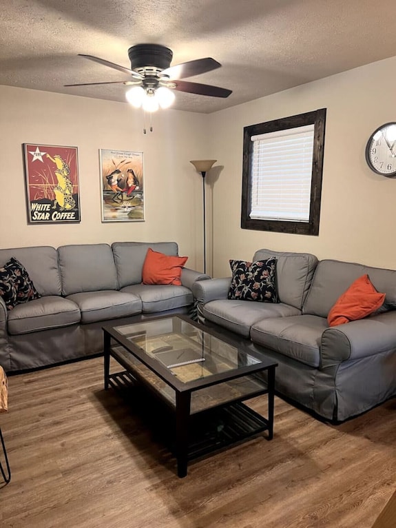 Private Cabin |Wooded Retreat |Newly Remodeled | Walk To Dining | 1 Mile To Silver Dollar City - Missouri